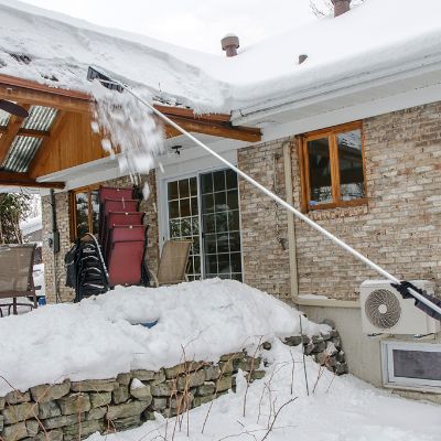 Snow removal from your cottage roof