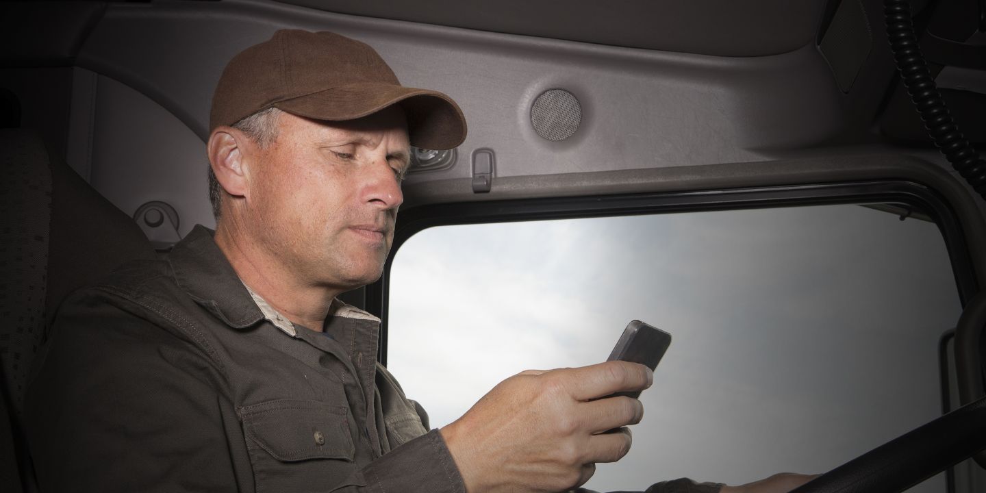 How to create a distracted driving policy for your fleet